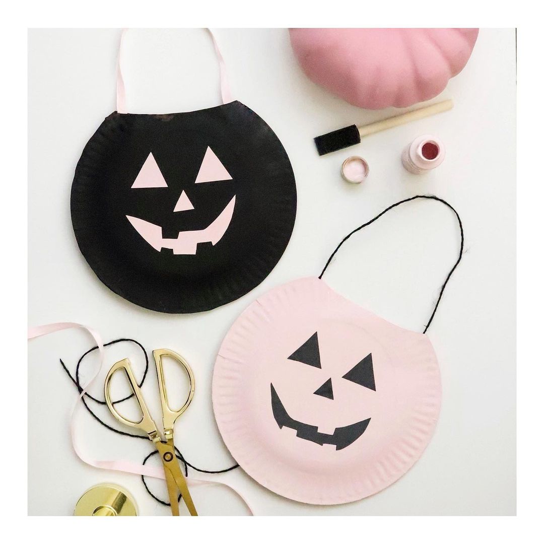 Paper Plate Pumpkin Bags - The Family Edit